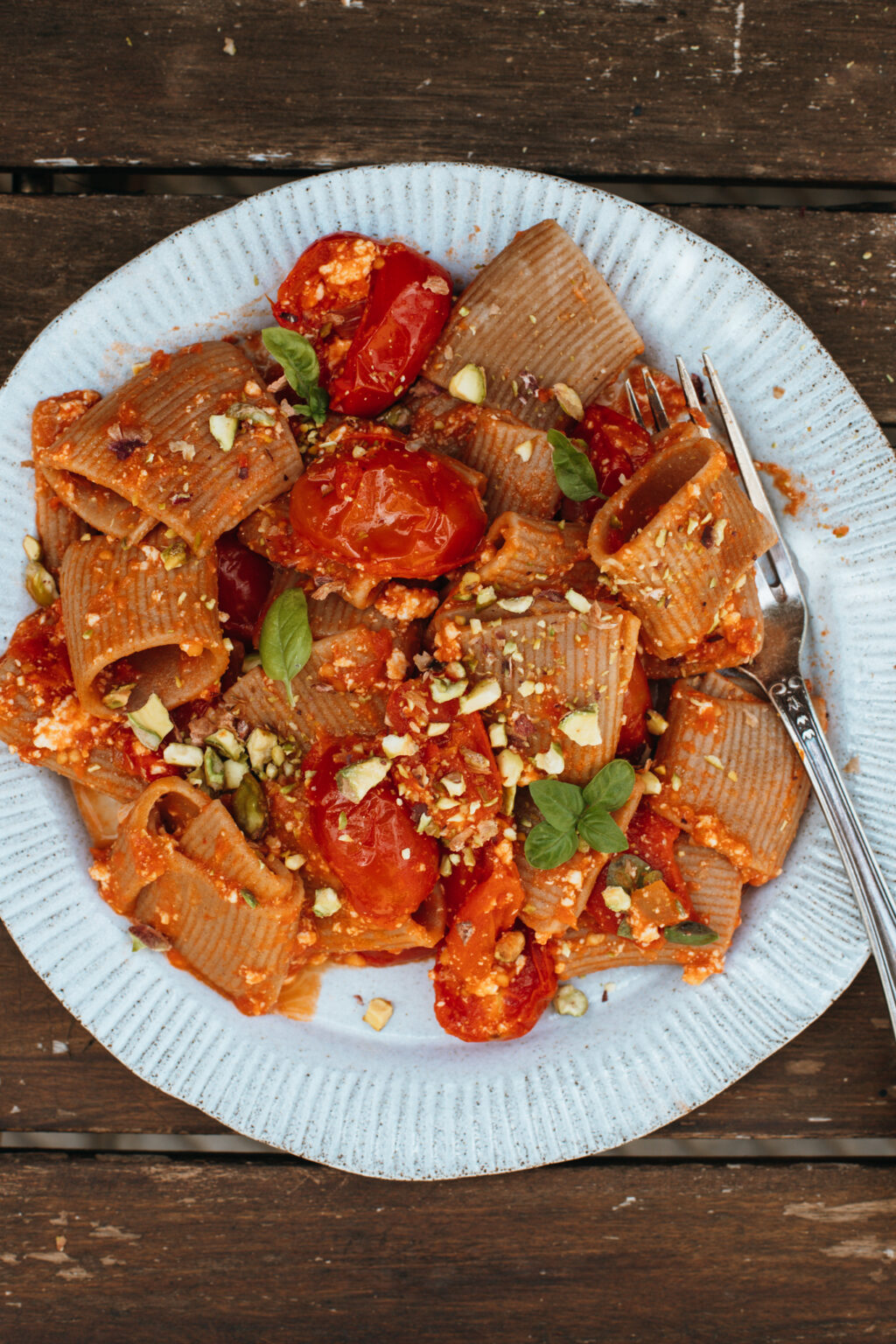 Paccheri aux tomates cerises, ricotta et pistaches